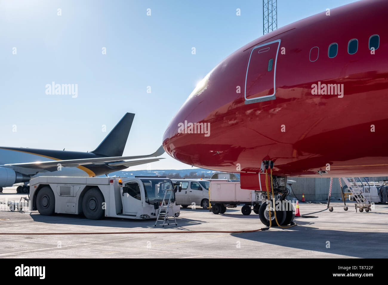 Jet fueling truck hi-res stock photography and images - Alamy