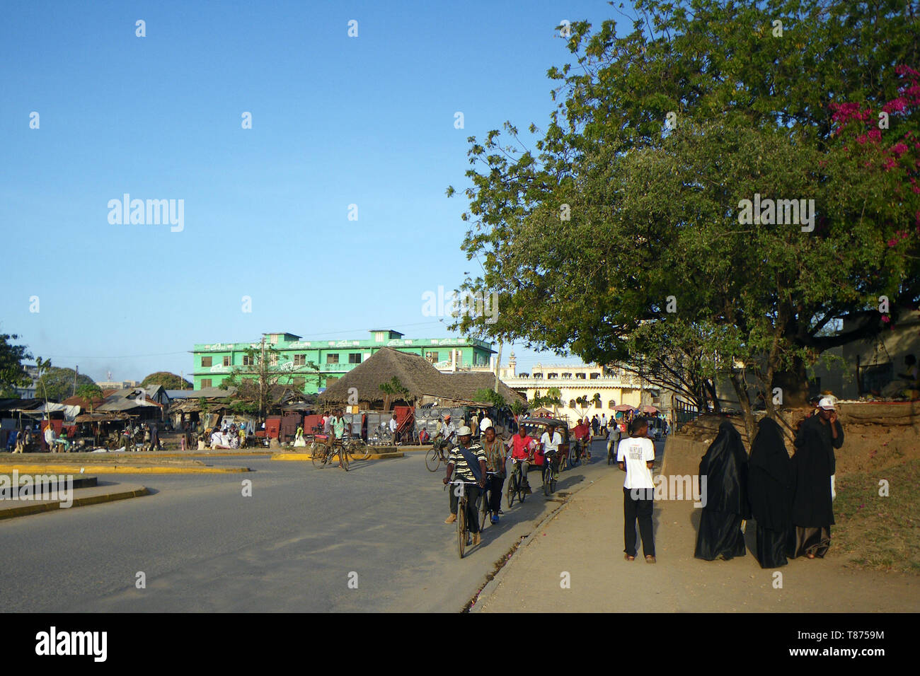 African street view Stock Photo - Alamy