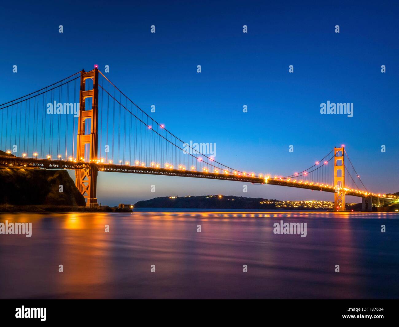 The golden gate bridge at night hi-res stock photography and images - Alamy