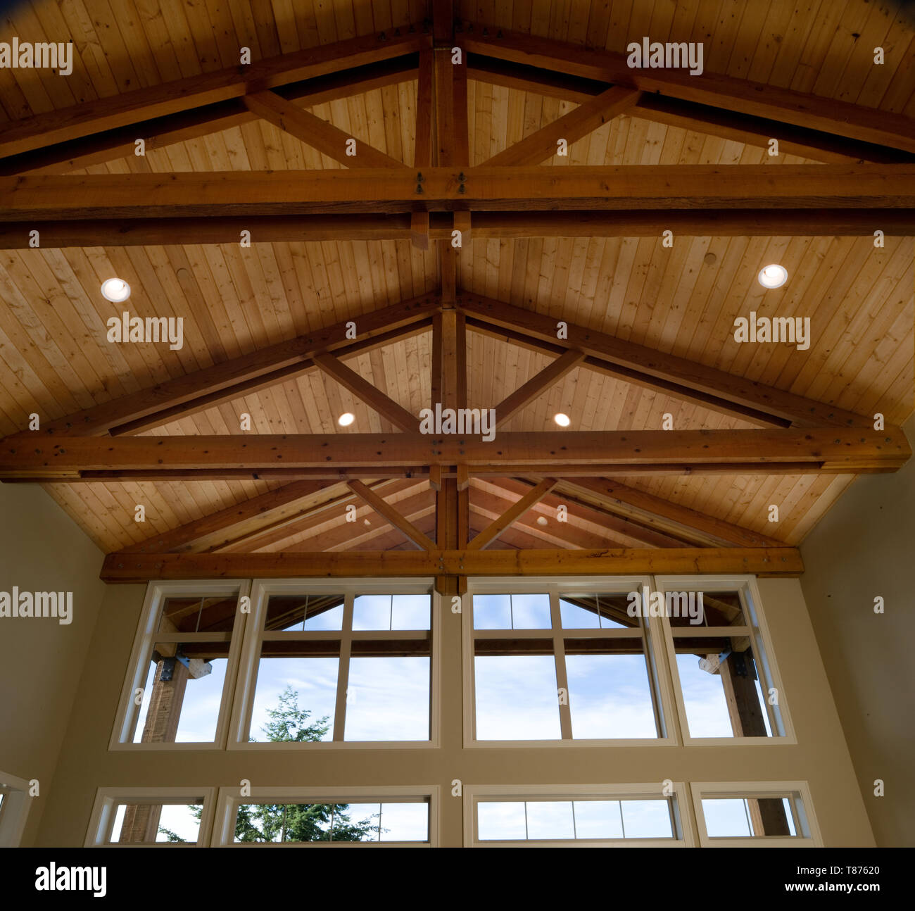 Ceiling trusses inside hi-res stock photography and images - Alamy