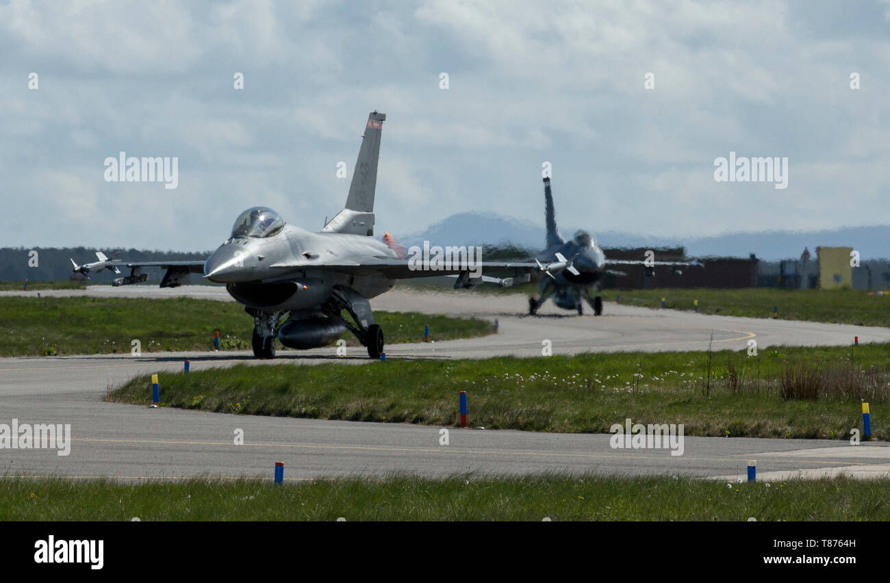 F-16 Fighting Falcons from the 480th Fighter Squadron, 52nd Fighter ...