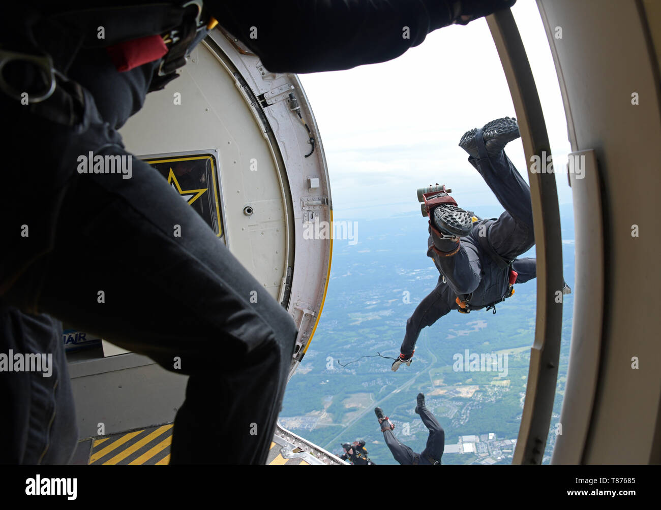 The U.S. Army Golden Knights jump over the Legends in Flight Air Show ...