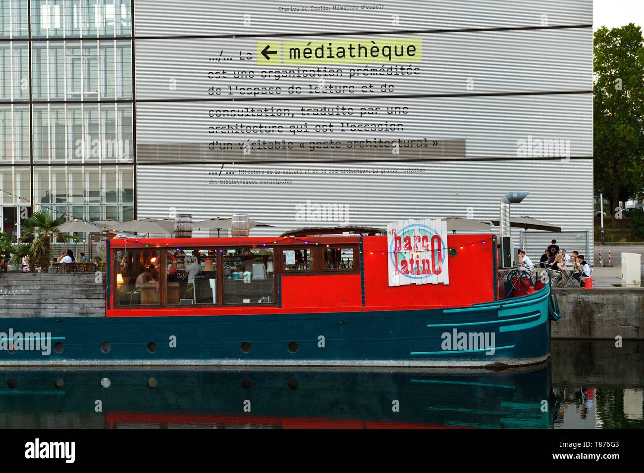 Flat world painting hi-res stock photography and images - Alamy