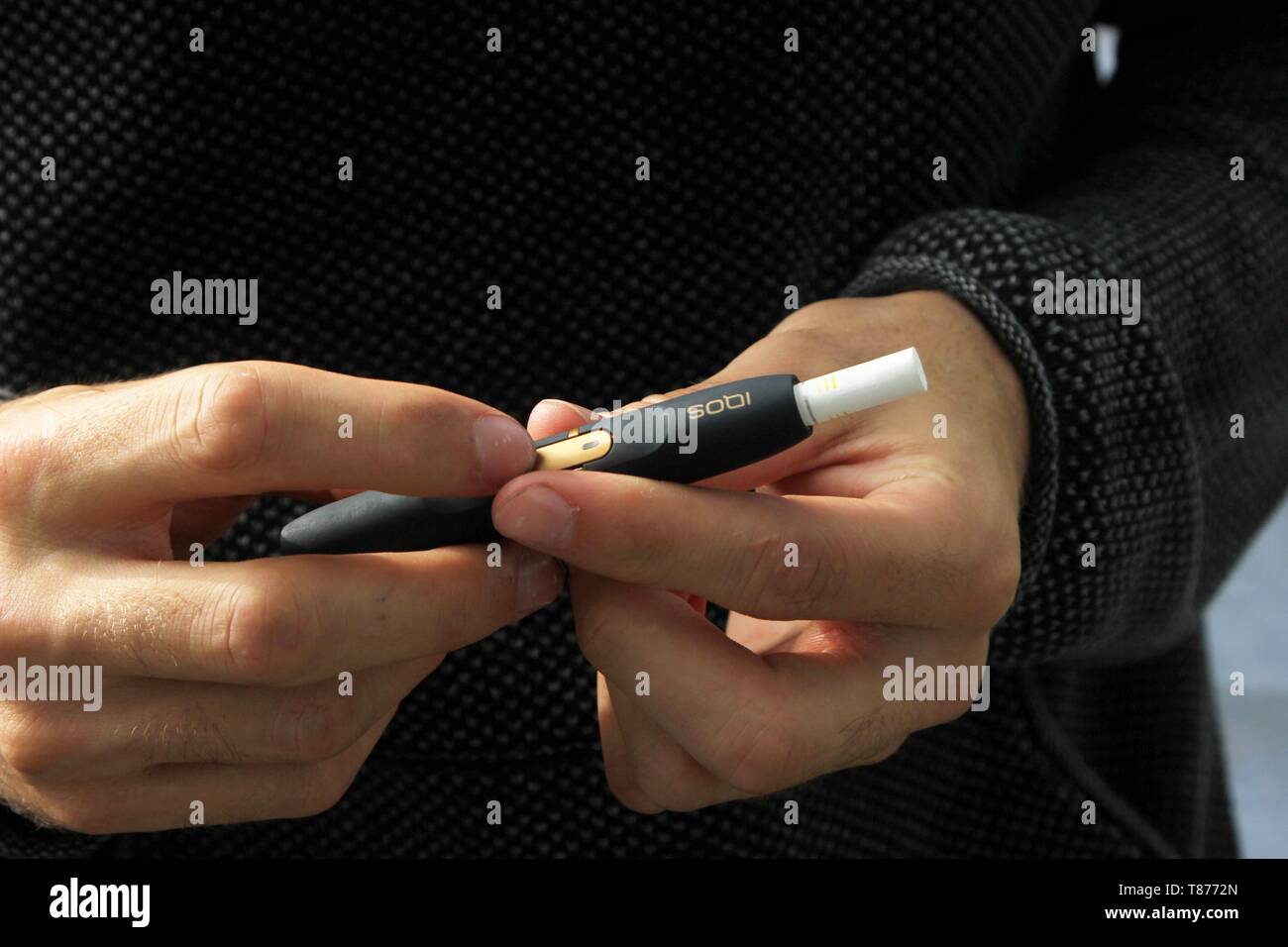 Iqos hi-res stock photography and images - Alamy