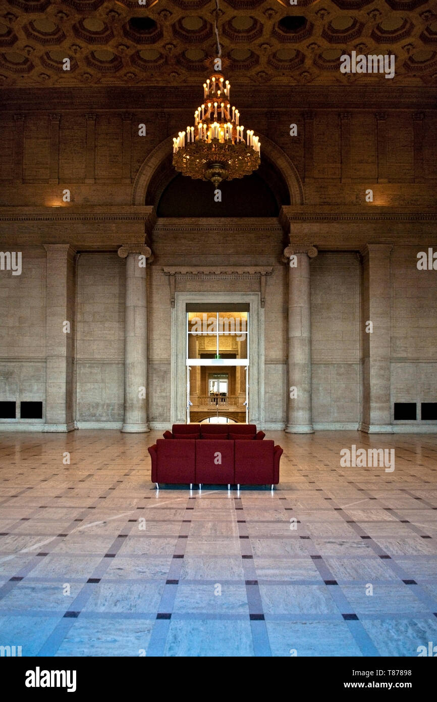 Lobby in Fancy Building Stock Photo - Alamy