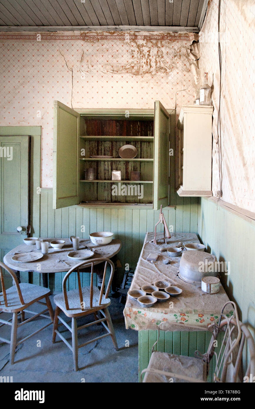 Kitchen in Abandoned Home Stock Photo - Alamy