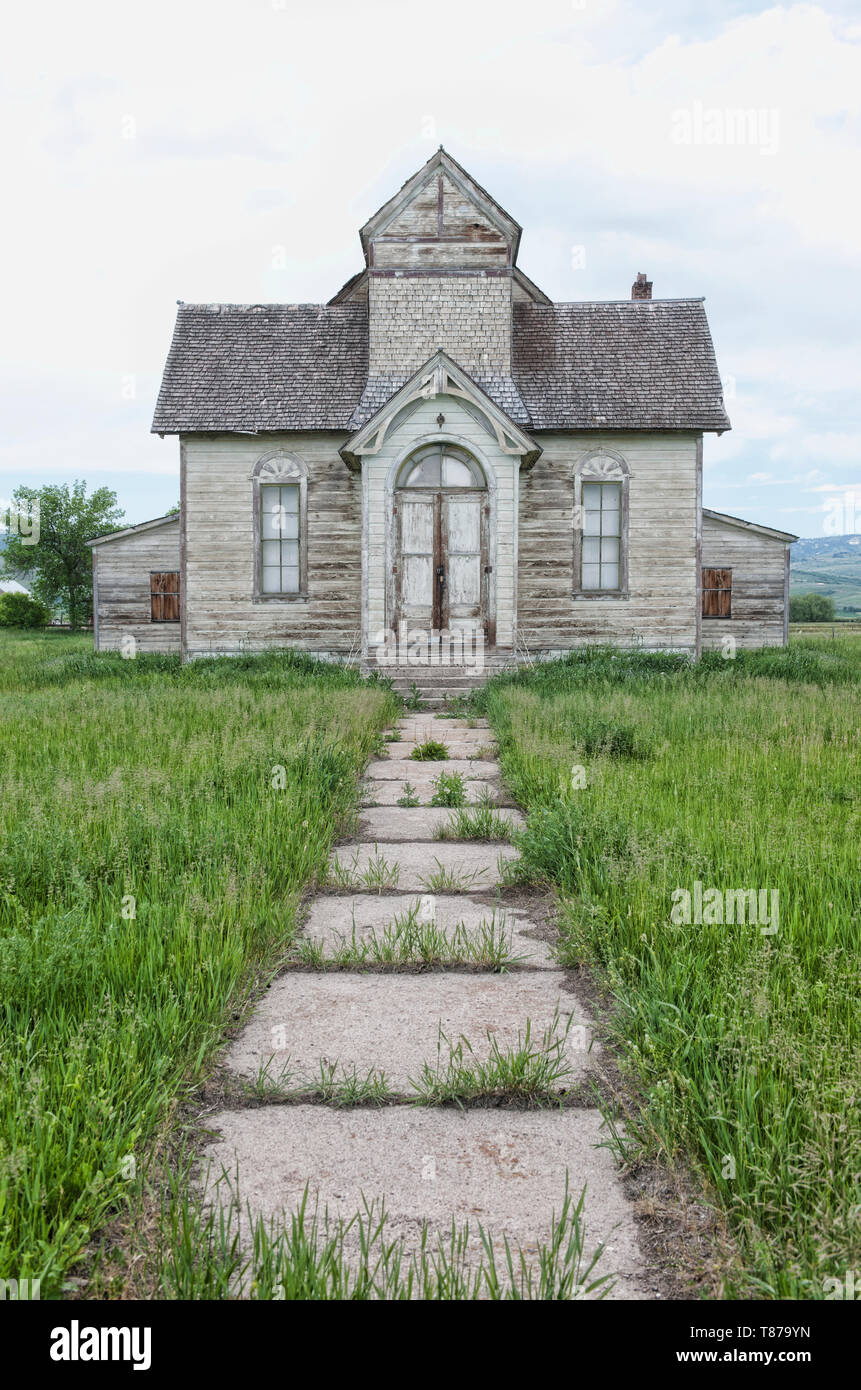 Front entrance abandoned church hi-res stock photography and images - Alamy