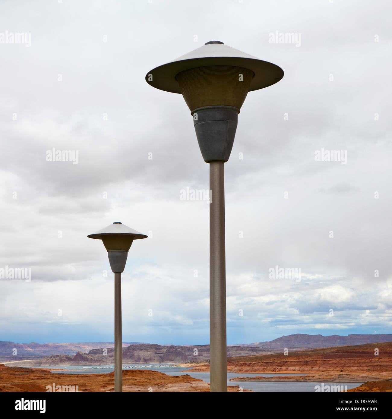 Light posts desert hi-res stock photography and images - Alamy