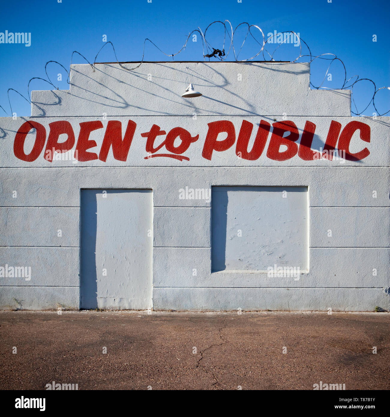 Closed Business With Advertisement Stock Photo - Alamy