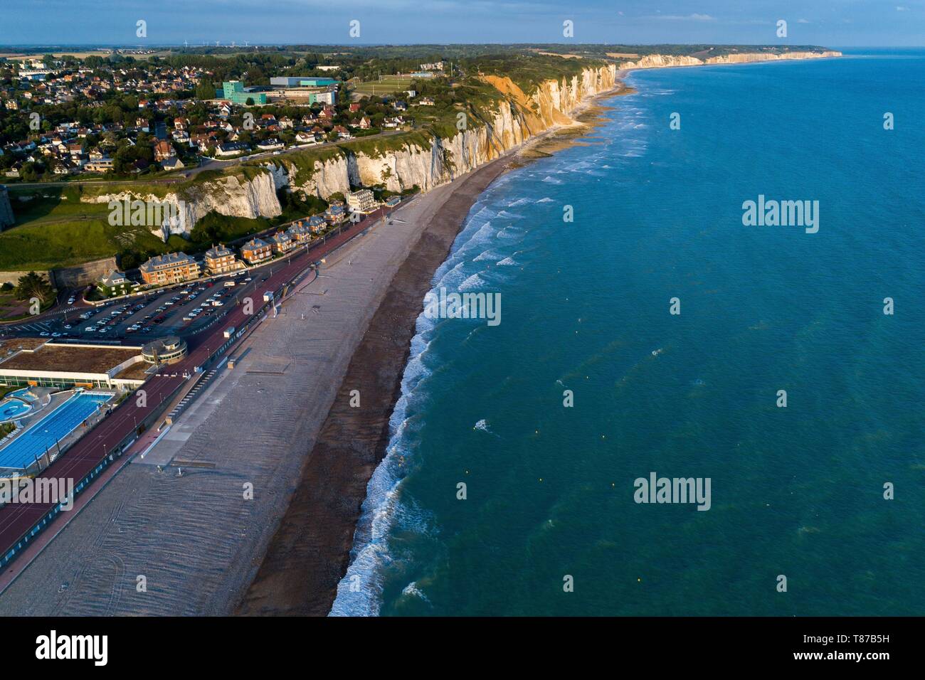 House swimming pool france aerial hi-res stock photography and images ...