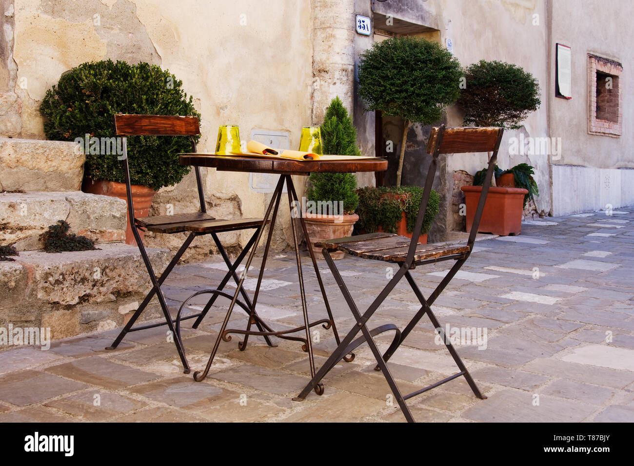 Outdoor Table and Chairs Stock Photo - Alamy