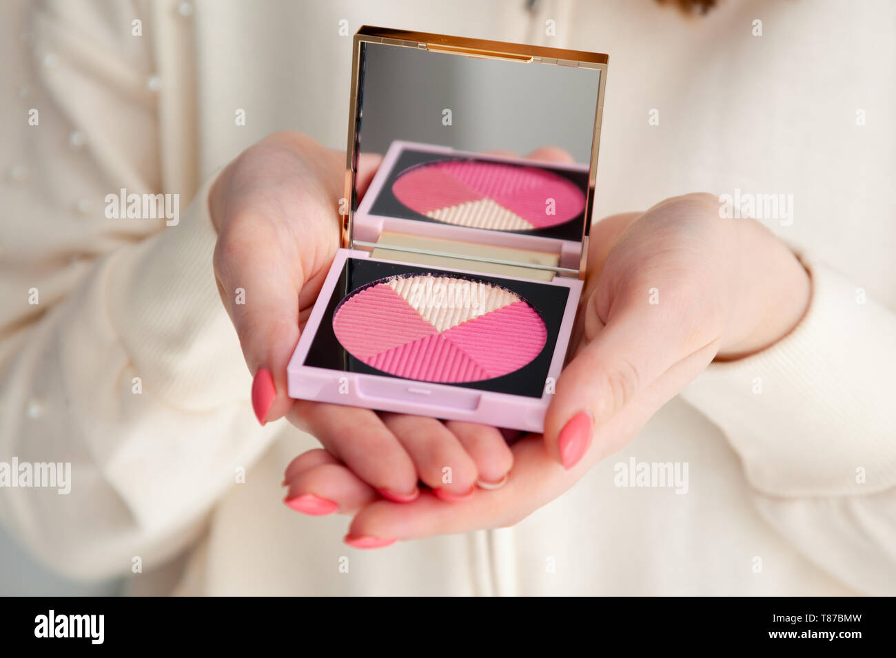 Closeup female hands with manicure holding corrective sculpting palette ...