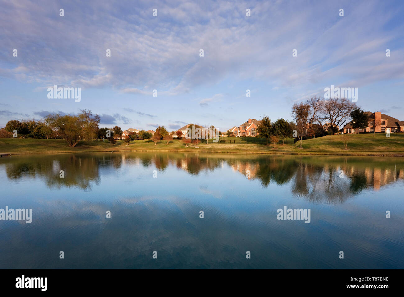Buildings reflected in pond hi-res stock photography and images - Alamy
