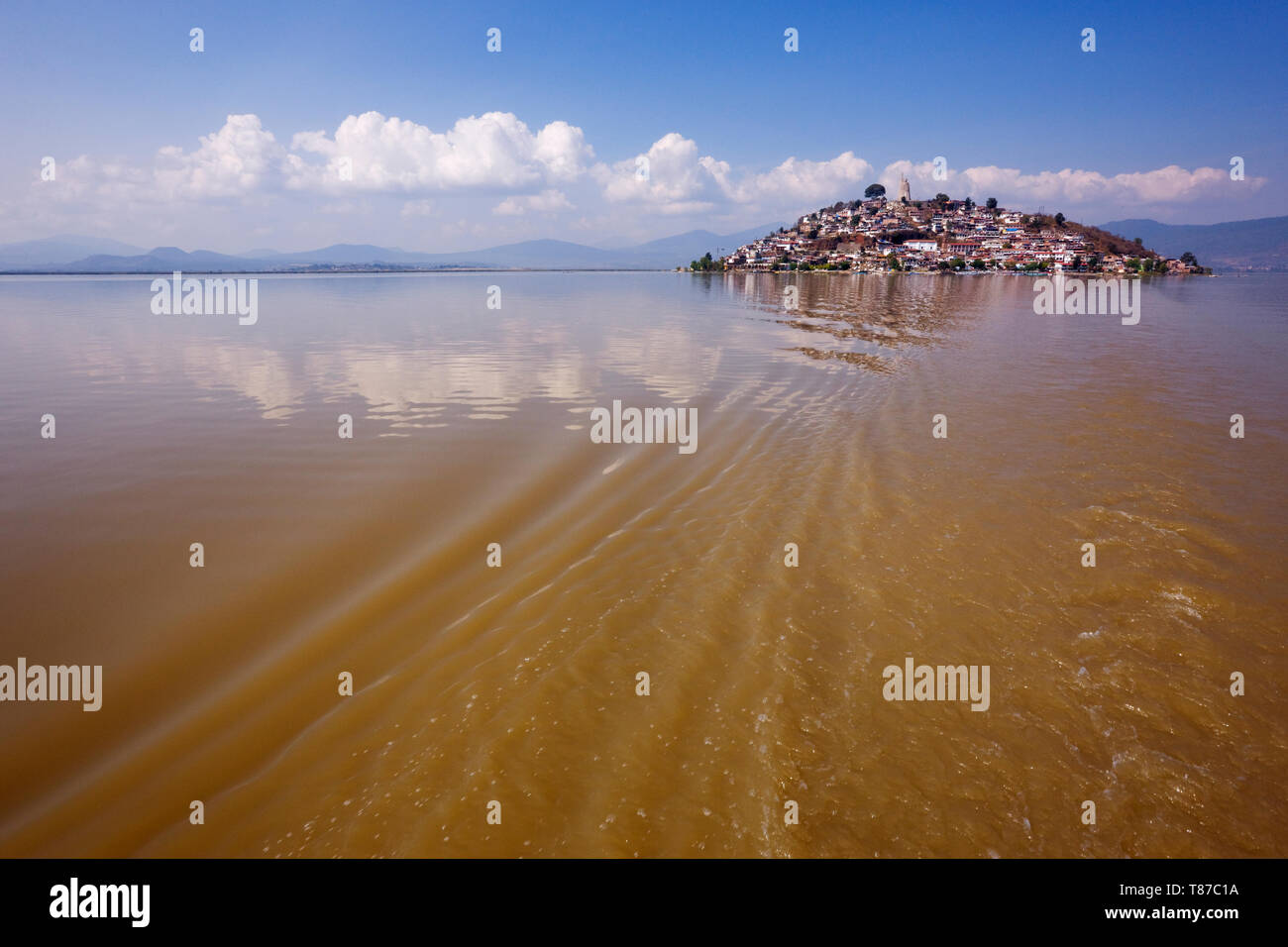 Mexico island janitzio patzcuaro lake hi-res stock photography and ...