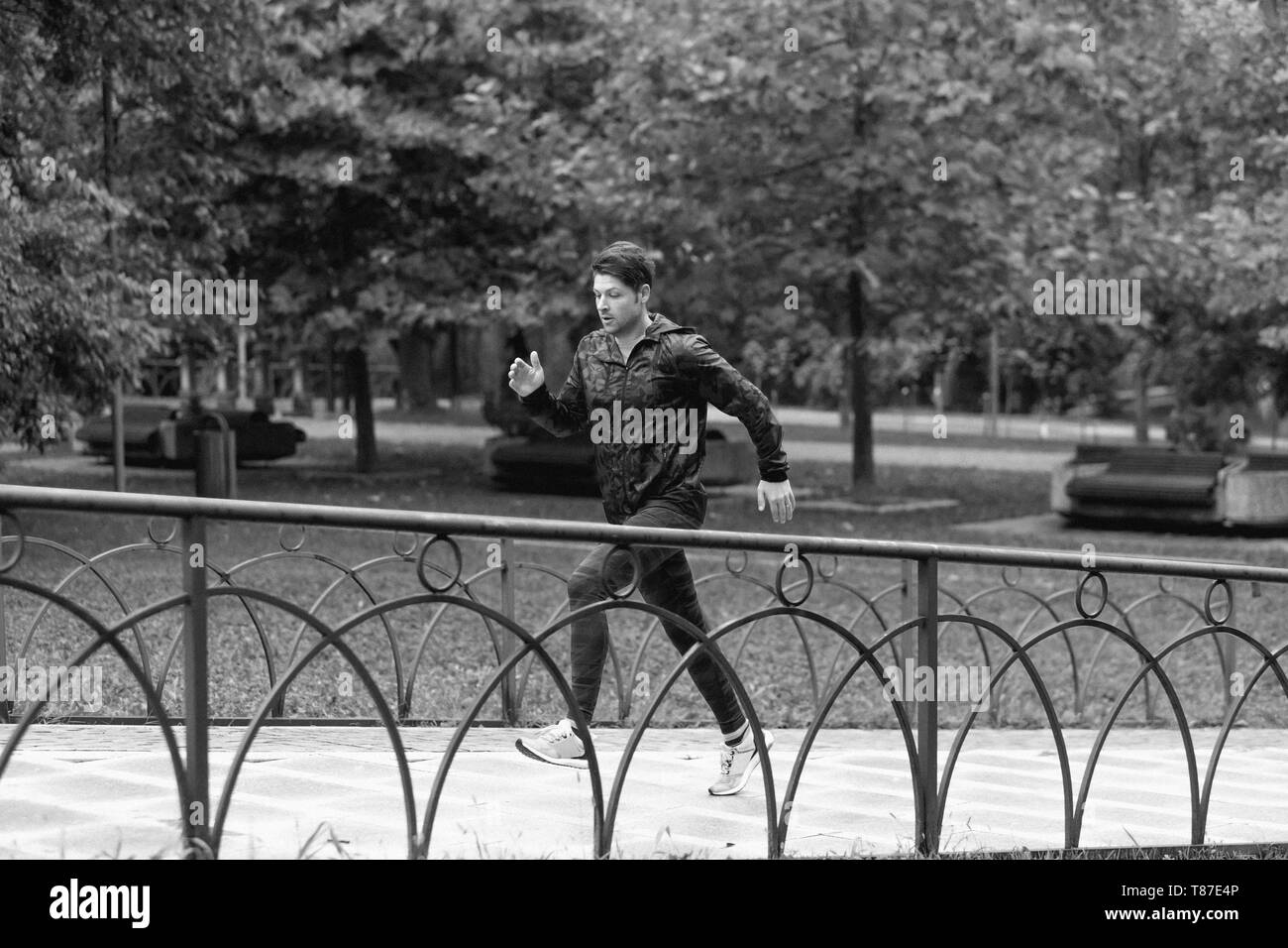 Athlete running in rain hi-res stock photography and images - Alamy