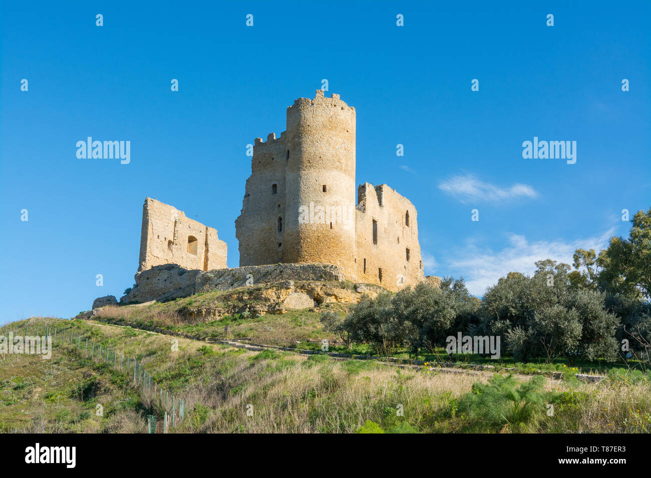 Sicilian castles. Mazzarino Medieval Castle Stock Photo - Alamy