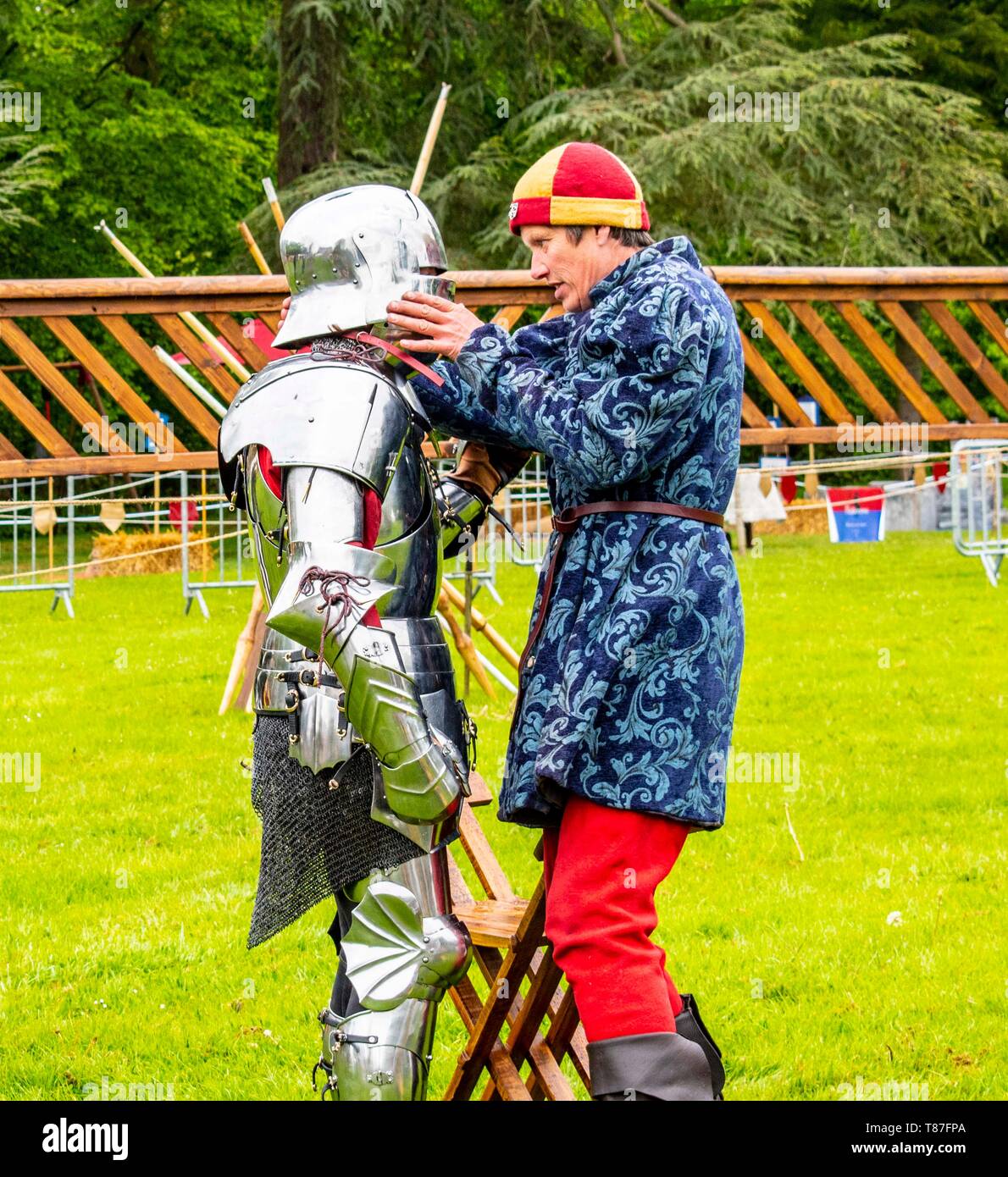 Knights foot fight in armour historical Stock Photo - Alamy