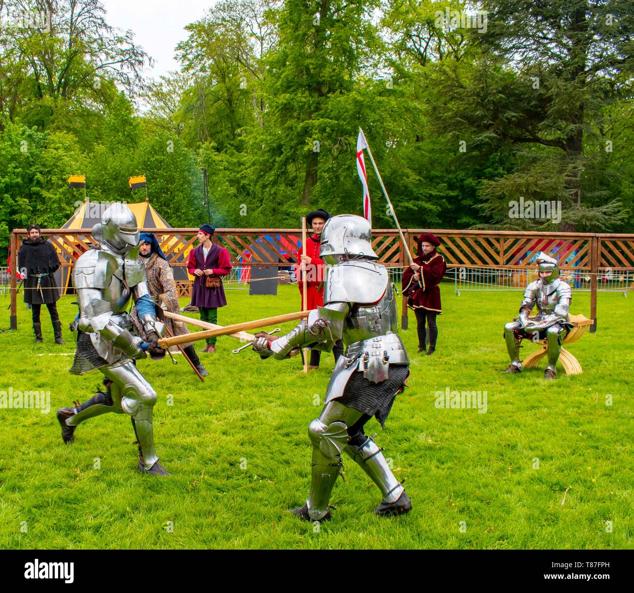 Knights foot fight in armour historical Stock Photo - Alamy