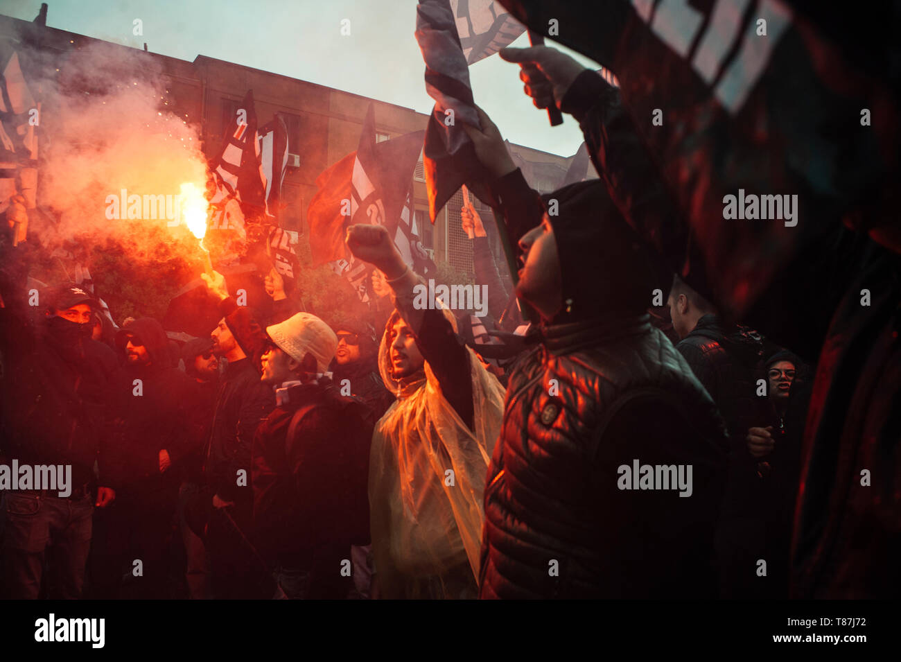 Dust bombs hi-res stock photography and images - Alamy