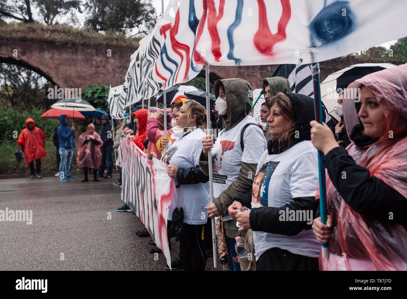 Women walking cancer hi-res stock photography and images - Alamy