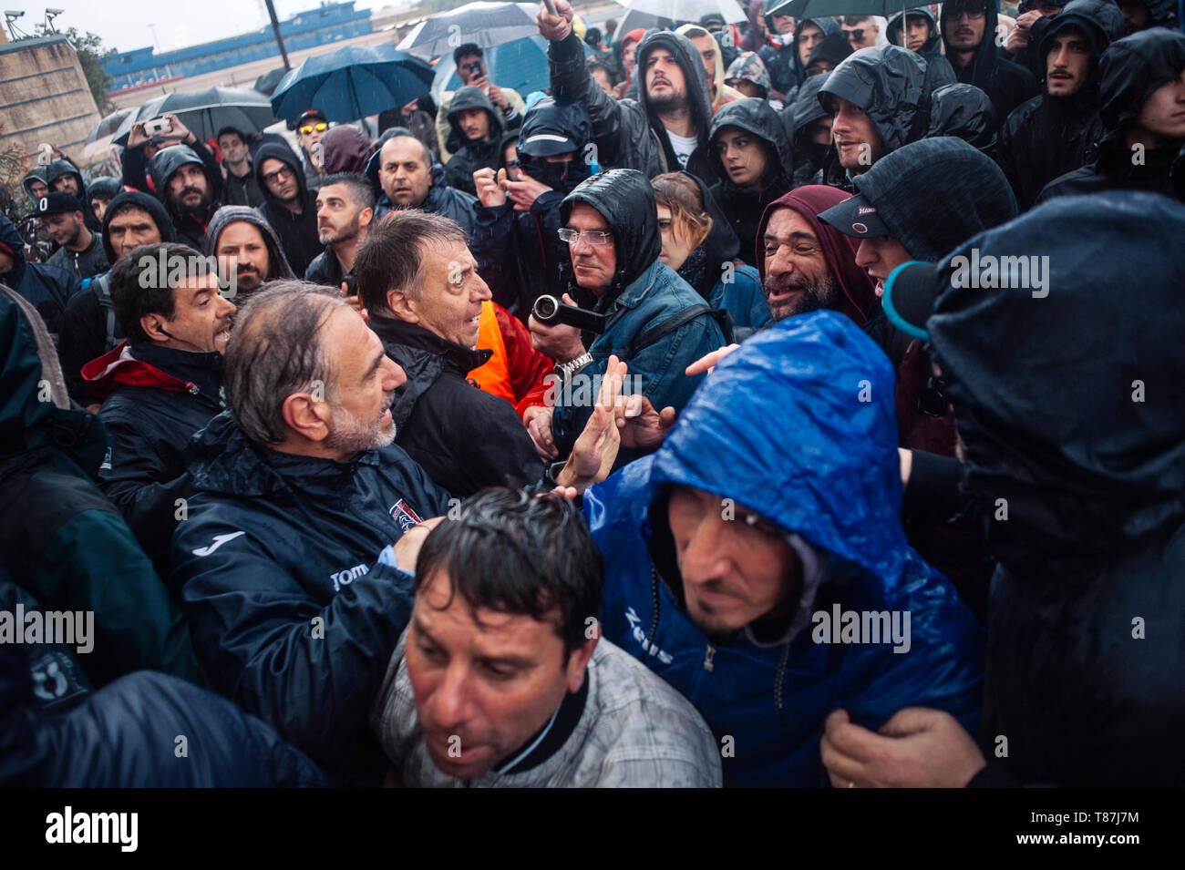 Indian toll gate hi-res stock photography and images - Alamy