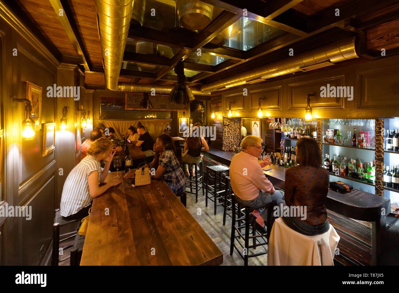 Morocco, Upper Atlas, Marrakech, Gueliz district, Wine Bar Le 68 Stock ...