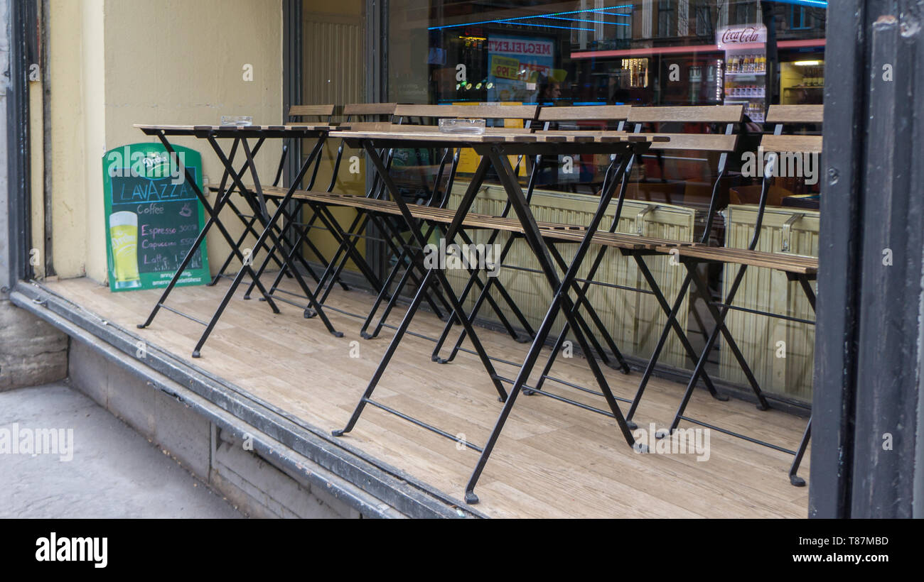Restaurant table in budapest hi-res stock photography and images - Alamy