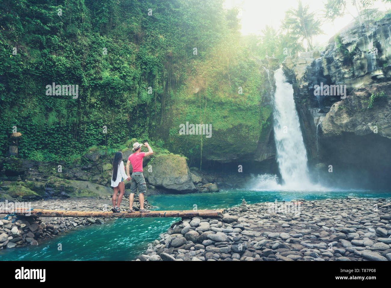 Couple waterfall High Resolution Stock Photography and Images - Alamy