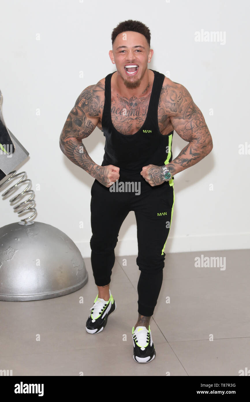 War of the worlds series 2019 hi-res stock photography and images - Alamy