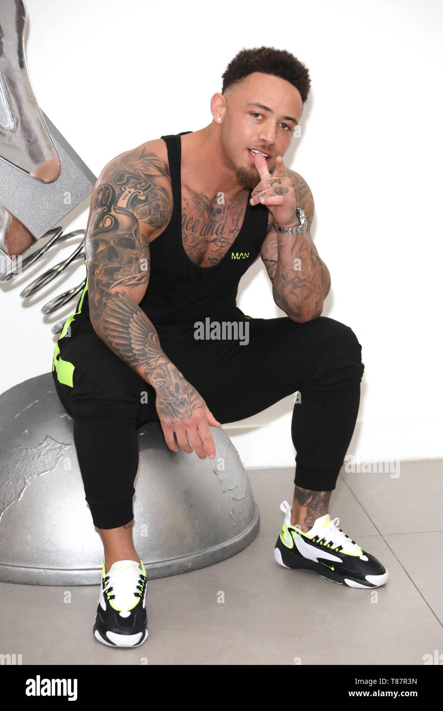 War of the worlds series 2019 hi-res stock photography and images - Alamy