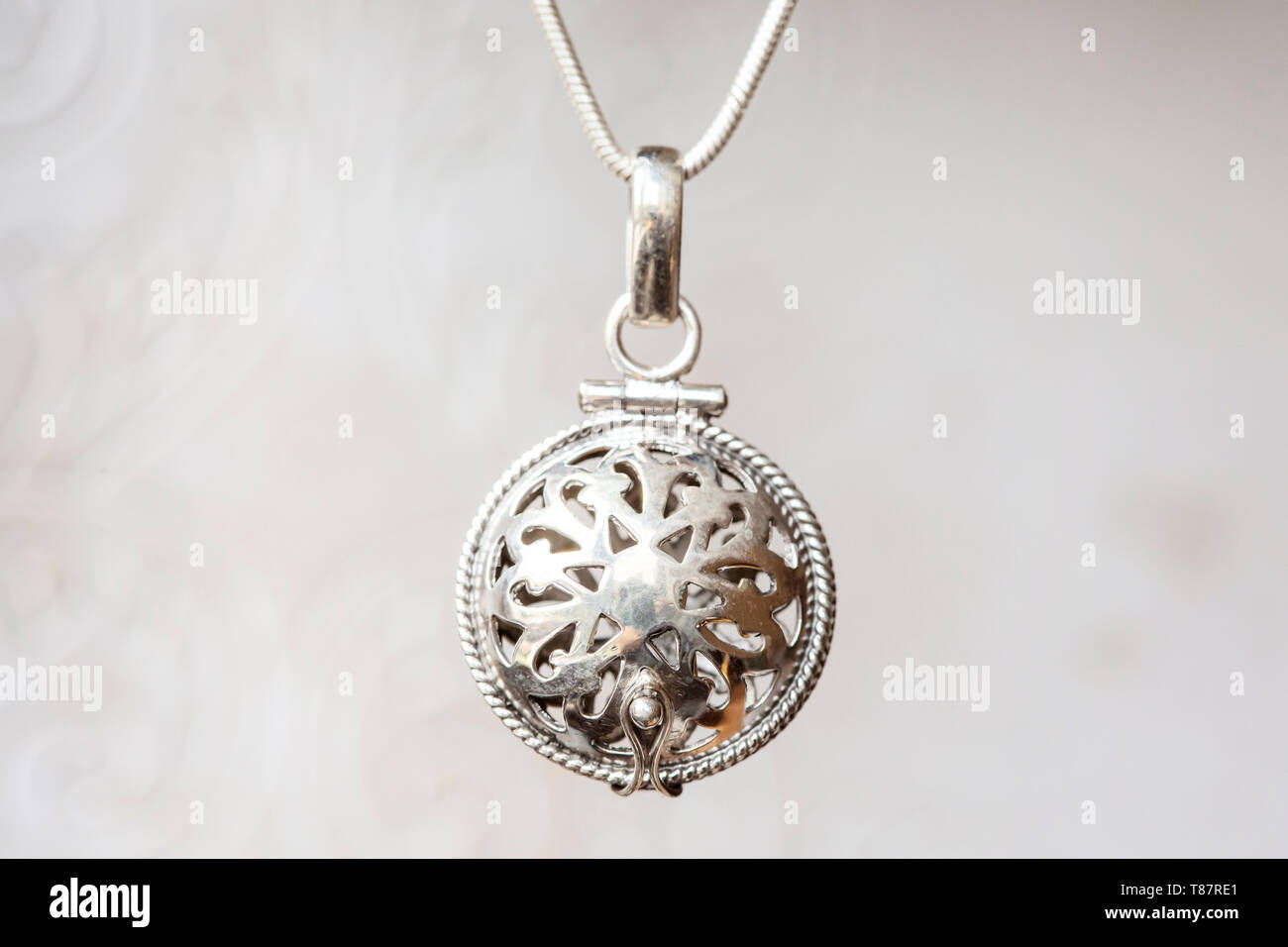 Jewelry display background platinum hi-res stock photography and images ...