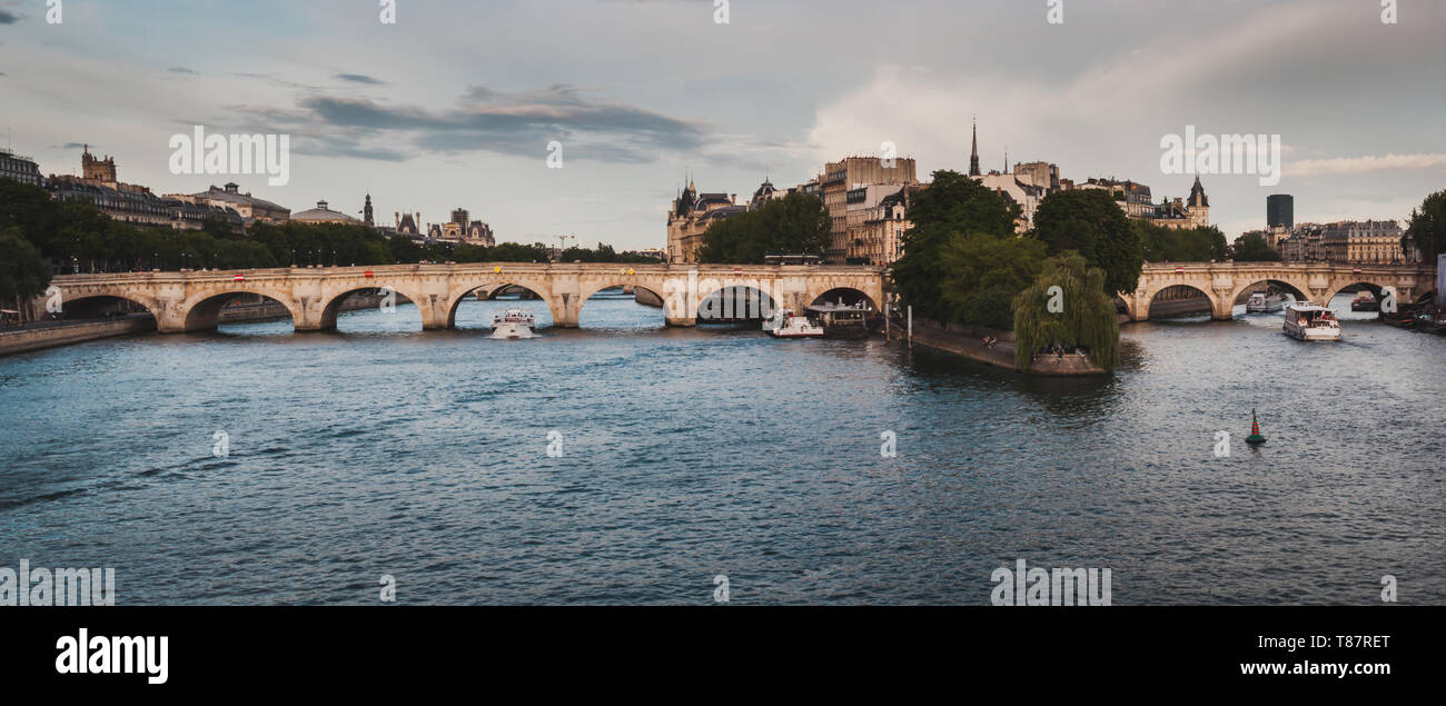 Pont neuf paris king hi-res stock photography and images - Alamy