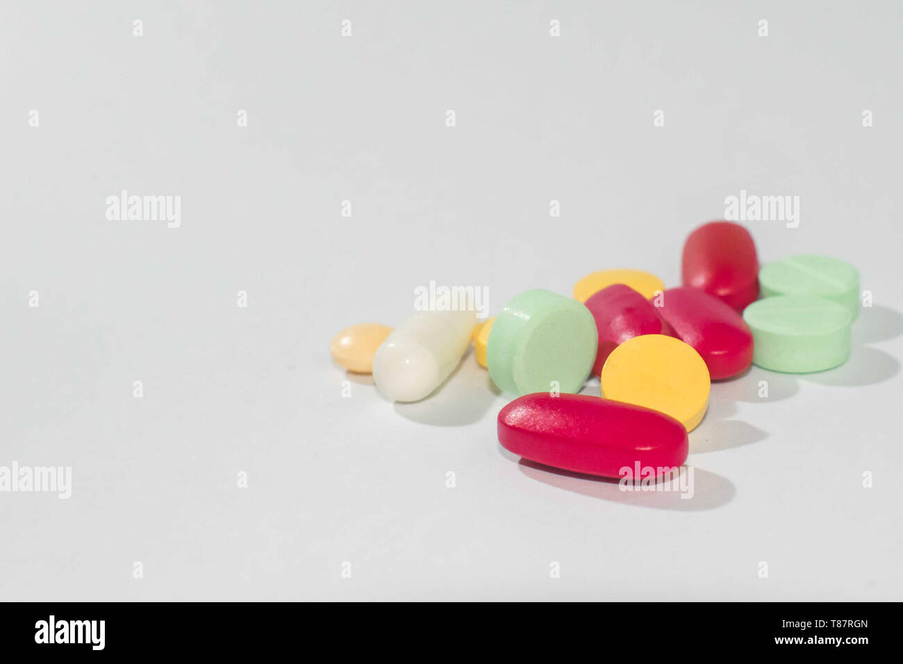 Pharmaceuticals drug drugs red yellow hi-res stock photography and ...