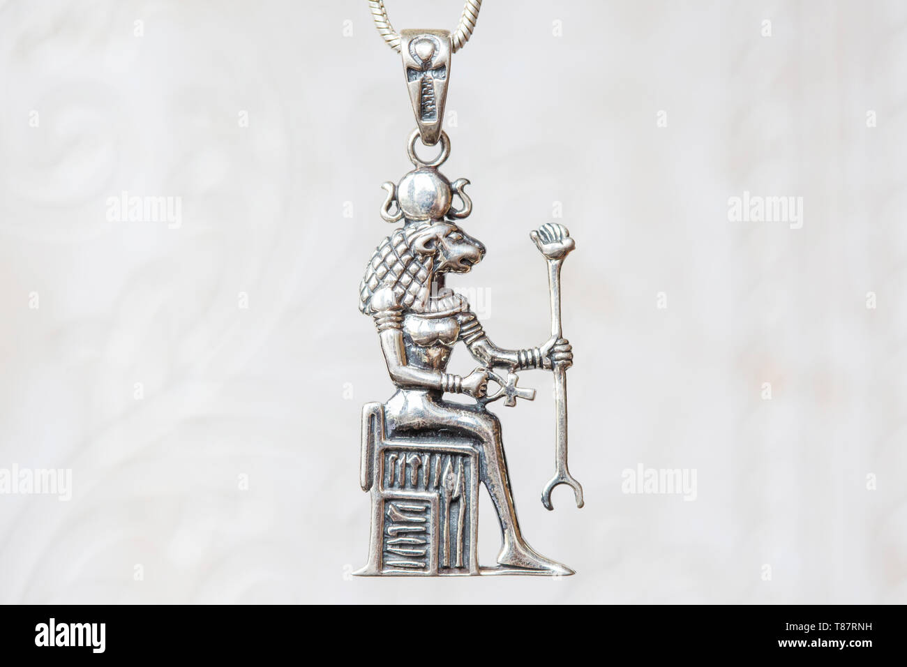 Gold jewelry egyptian chain hi-res stock photography and images - Alamy