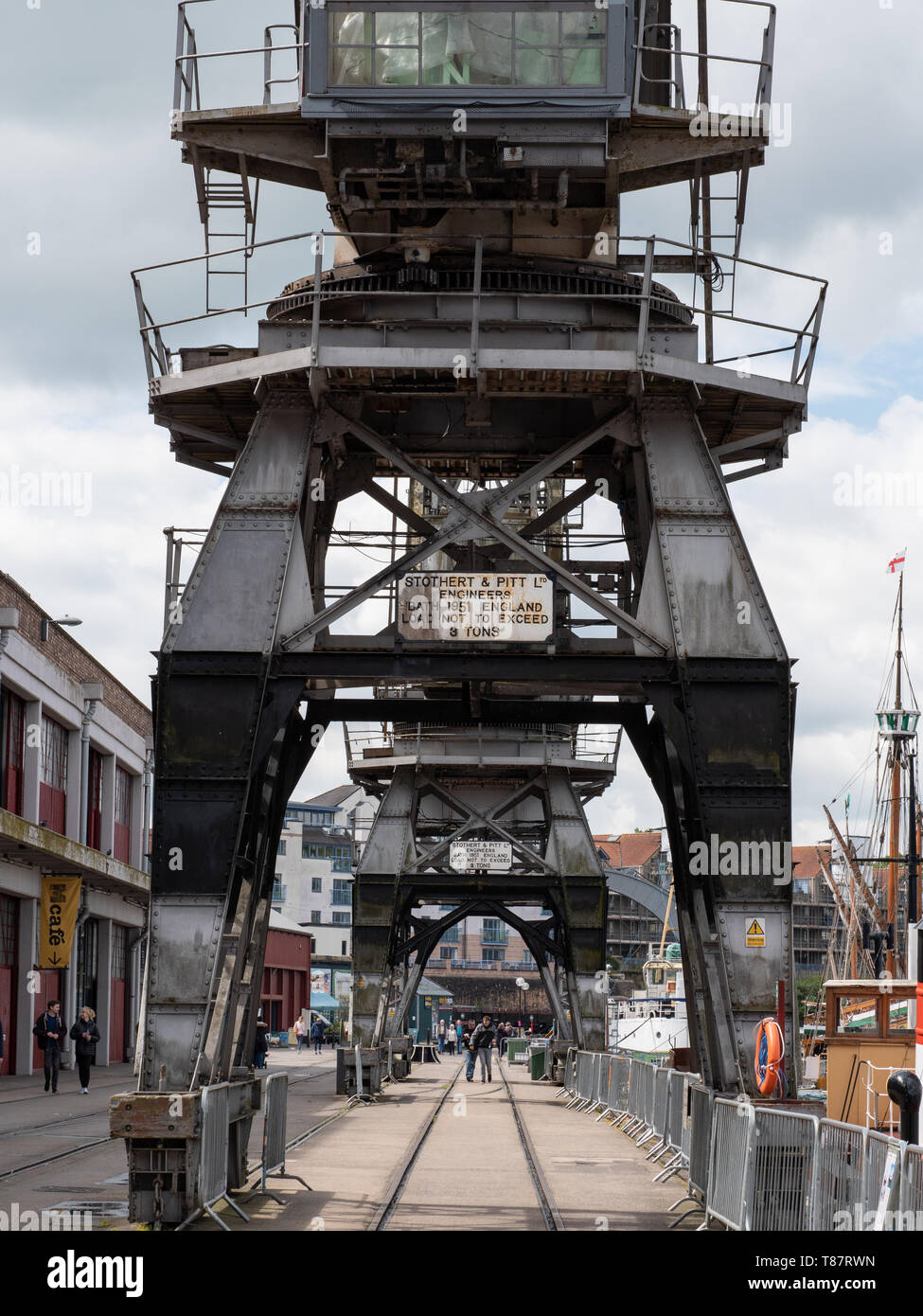 Vintage dockside cranes hi-res stock photography and images - Alamy