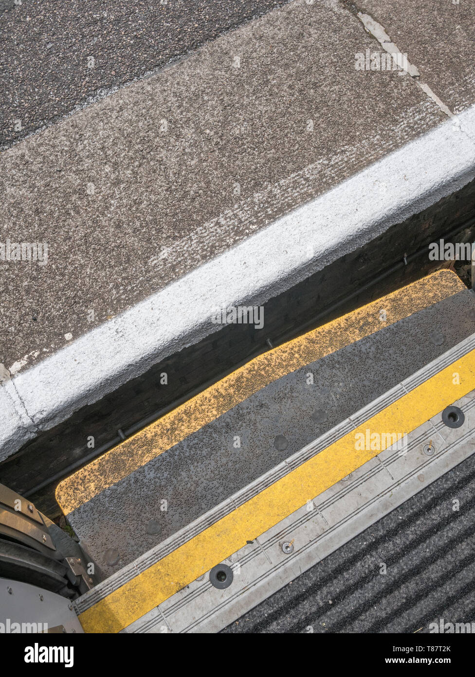 Yellow painted step edge hi-res stock photography and images - Alamy