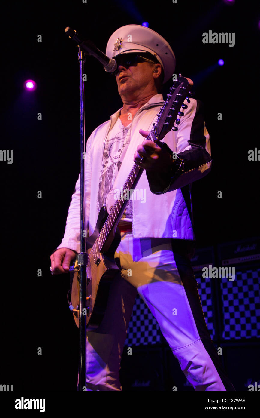Cheap trick singer hi-res stock photography and images - Alamy