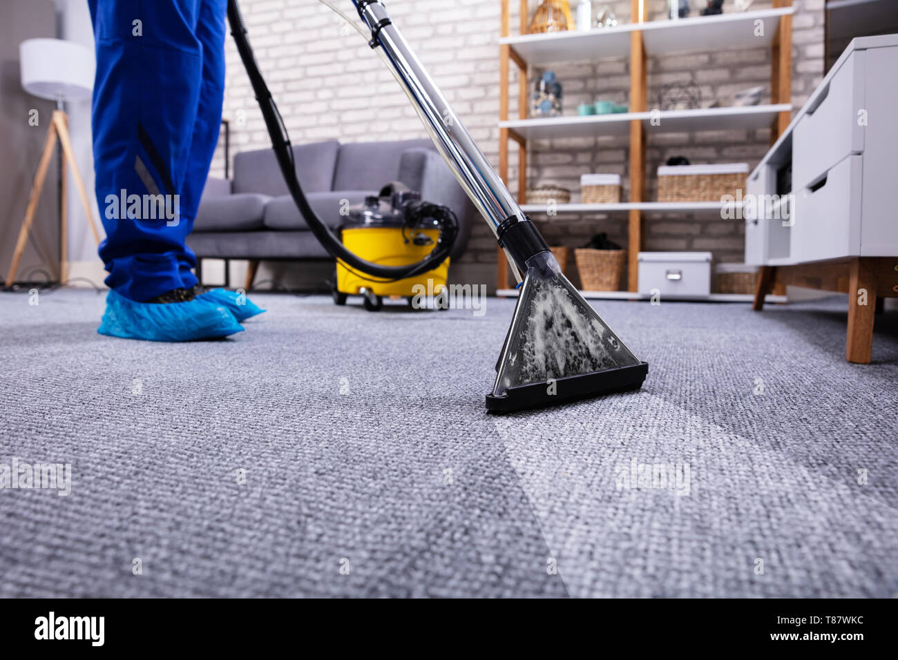 Man home using vacuum cleaner hi-res stock photography and images - Alamy