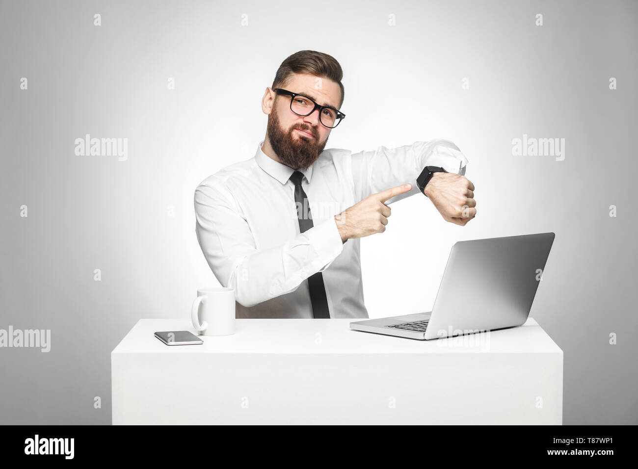 Portrait of warning handsome bearded young boss in white shirt and ...