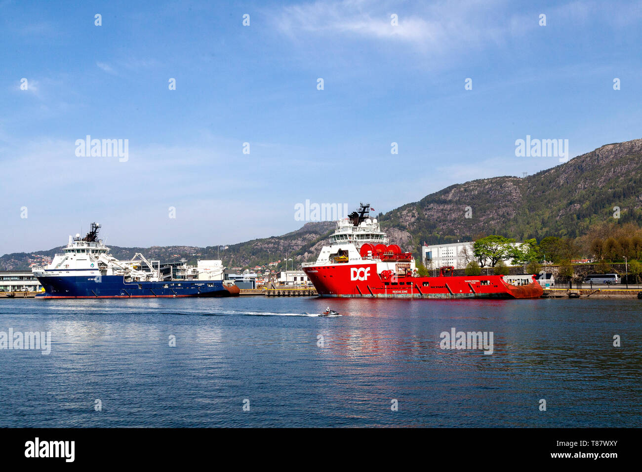 Offshore AHTS subsea installation supply vessel Island Vanguard and ...