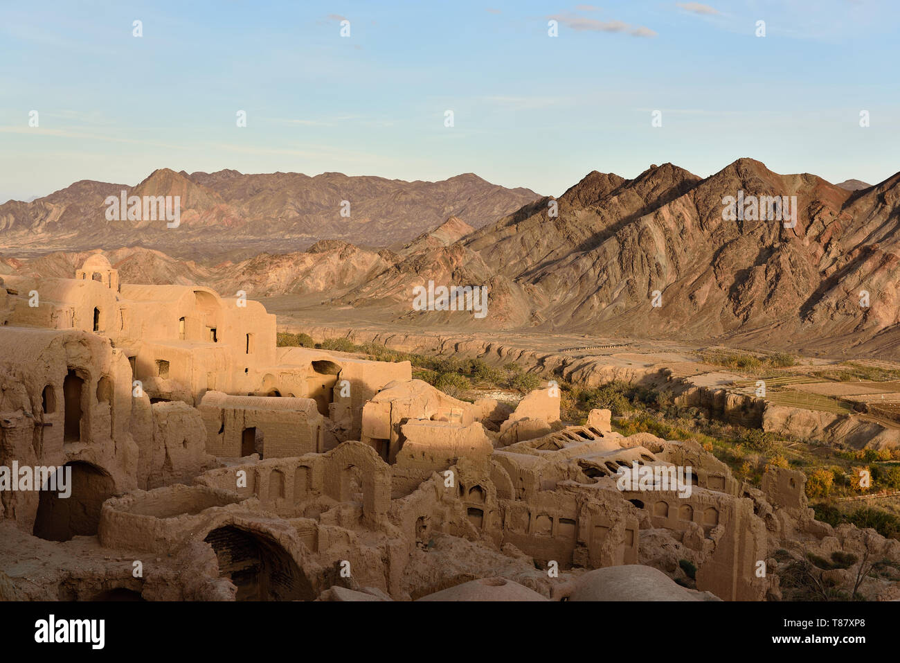Iranian silk road desert hi-res stock photography and images - Alamy