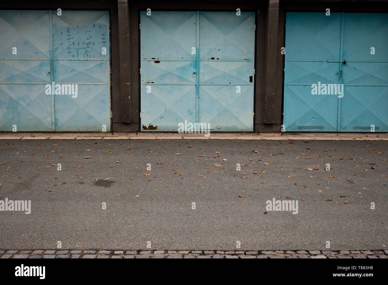Three blue doors hi-res stock photography and images - Alamy