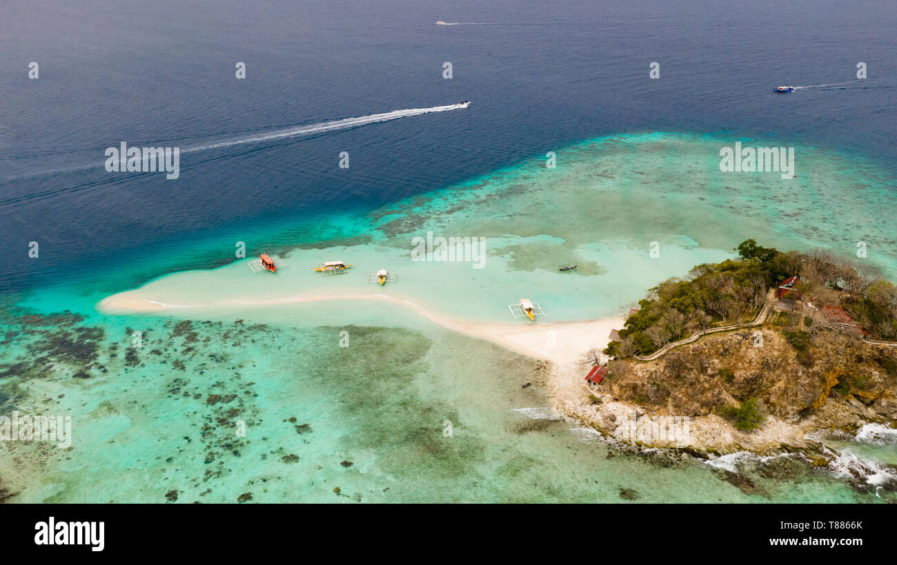 Tropical island with white beach. Bulog Dos, Philippines, Palawan ...