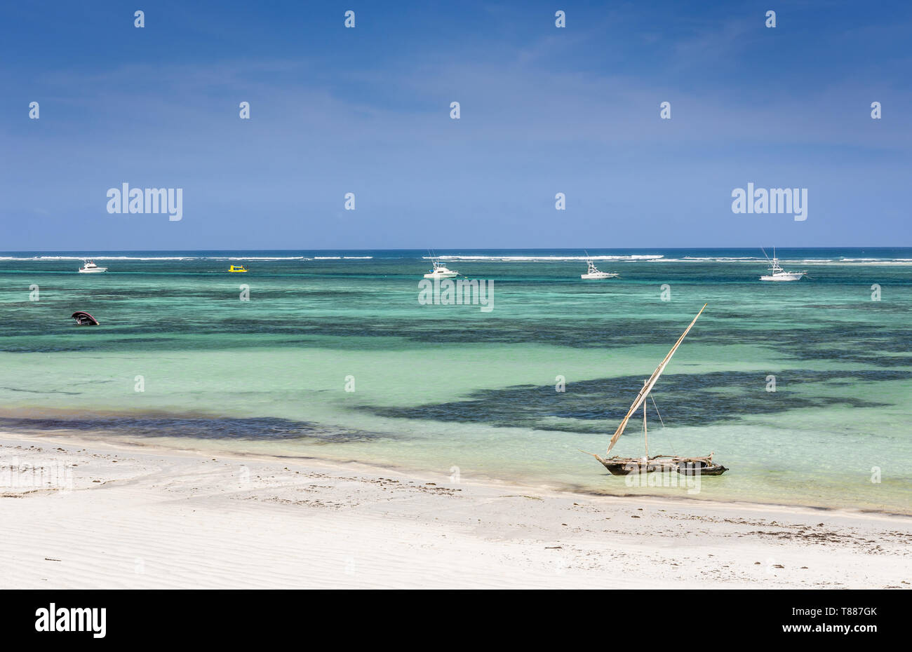 Amazing Diani beach seascape with white sand and turquoise Indian Ocean ...
