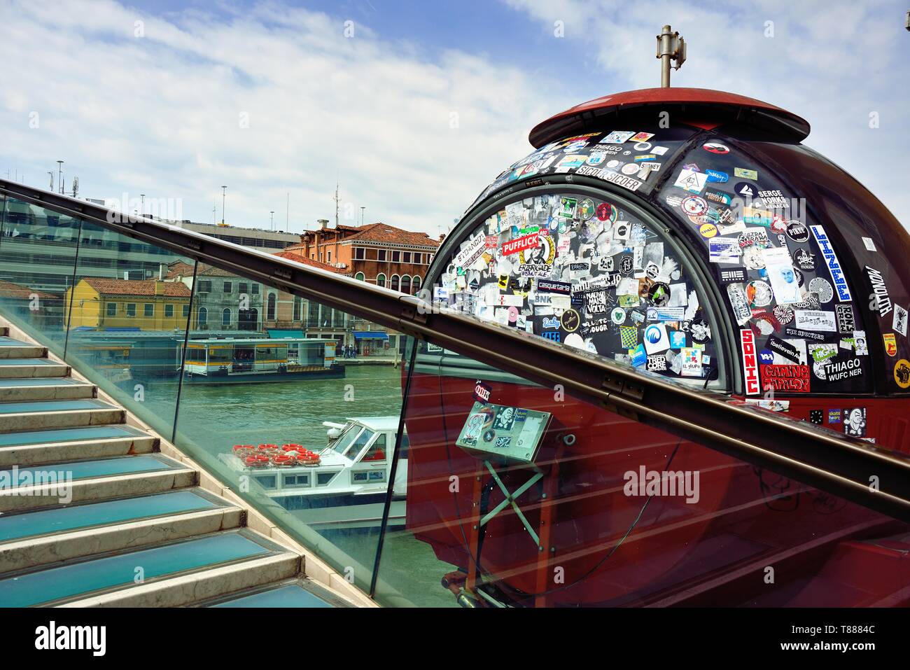 The Ovovia (cable car) on the Calatrava bridge in Venice cost two ...