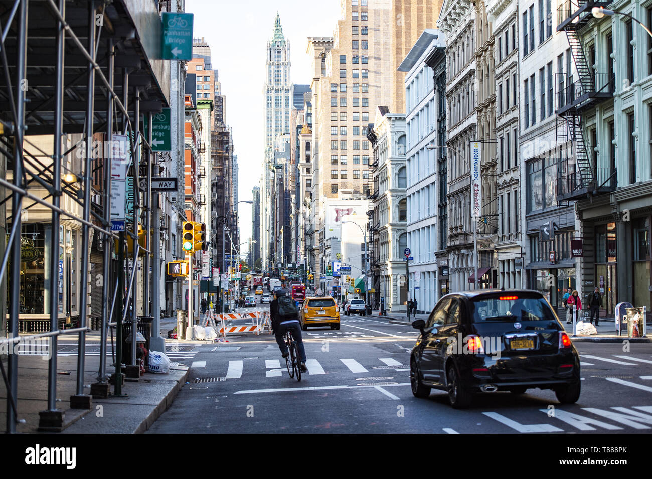 Daily life and street traffic on the streets of Manhattan, New York ...