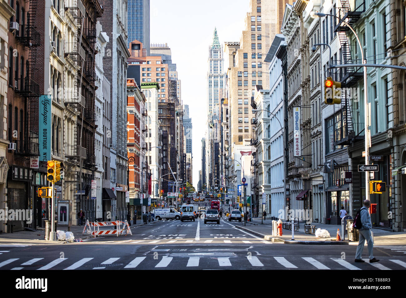 Daily life and street traffic on the streets of Manhattan, New York ...