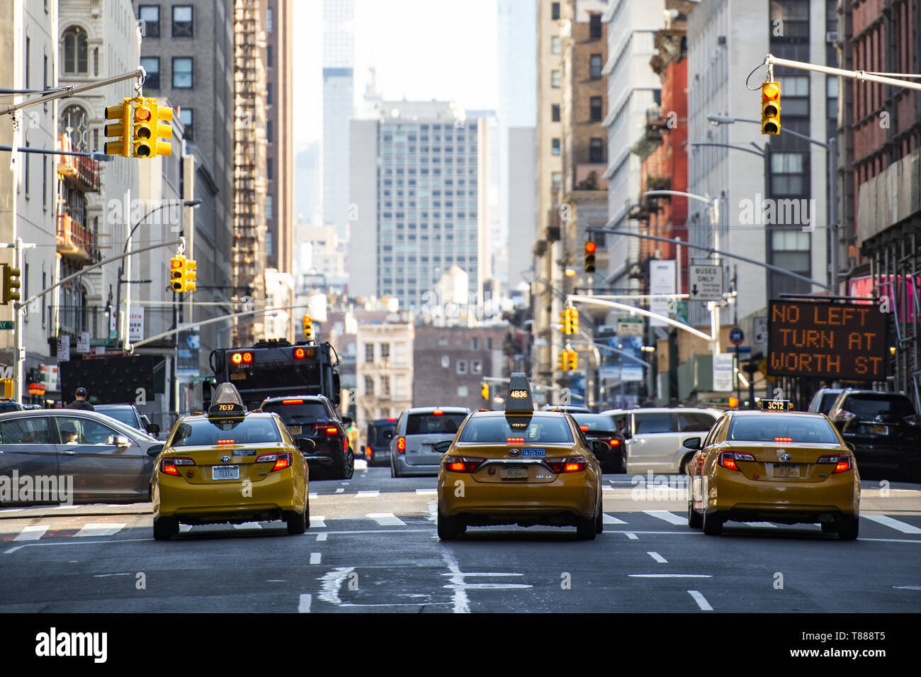 Daily life and street traffic on the streets of Manhattan, New York ...