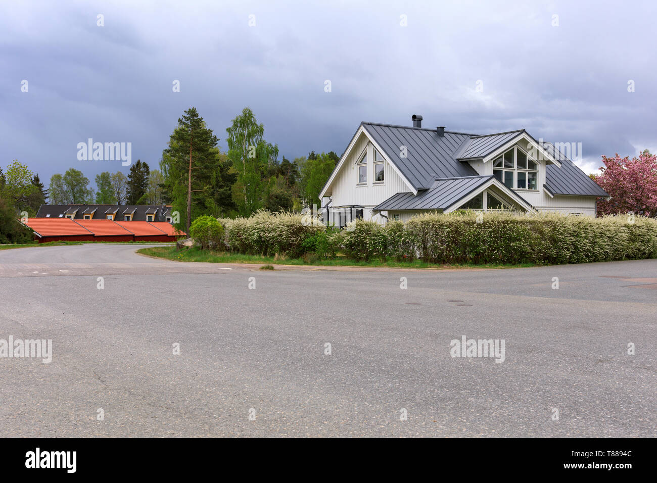 Middle class house exterior hi-res stock photography and images - Alamy