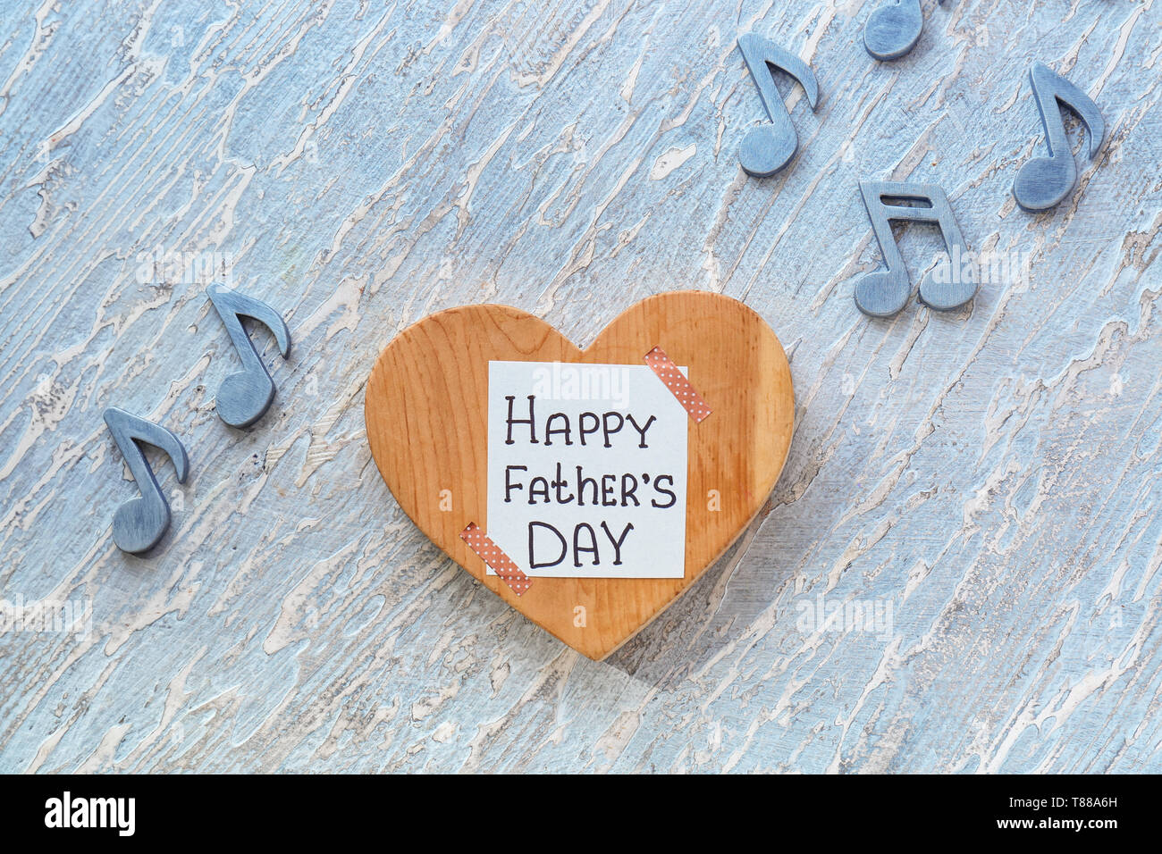 Heart with words HAPPY FATHERS DAY on wooden background Stock Photo - Alamy